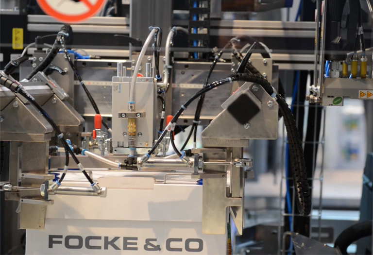 TRAY PACKAGING AND PALLETIZING – FOCKE & CO